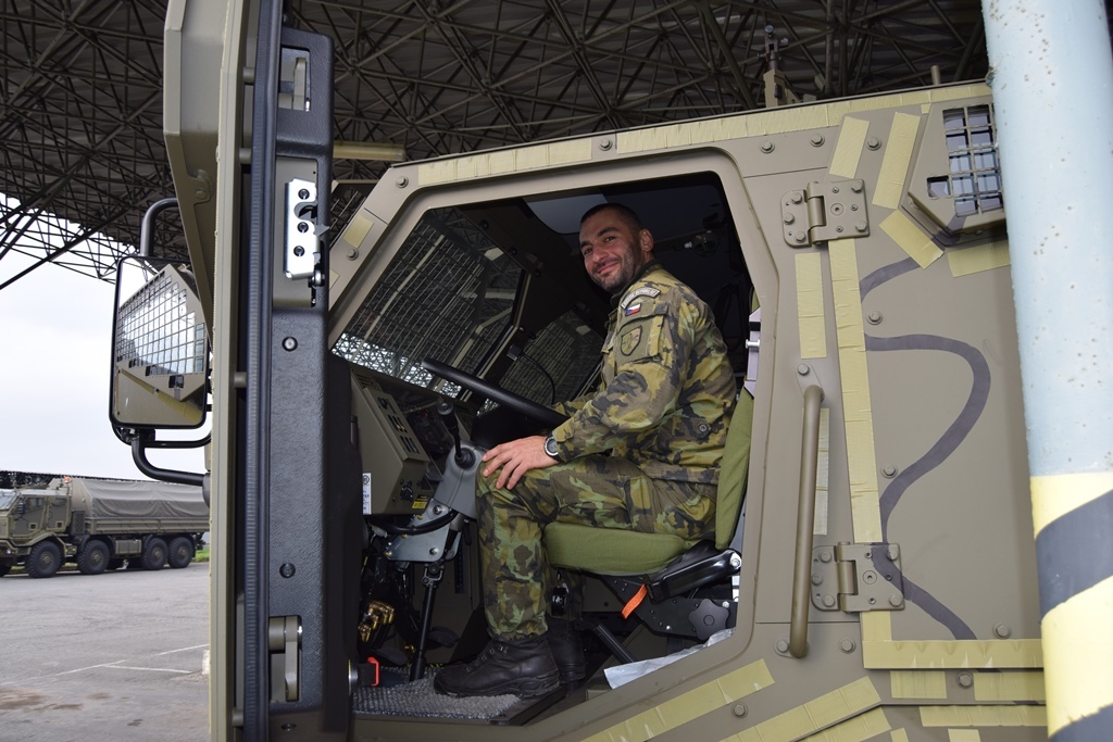 Czech Army receives new T-815 heavy trucks for replacing Praga V3S