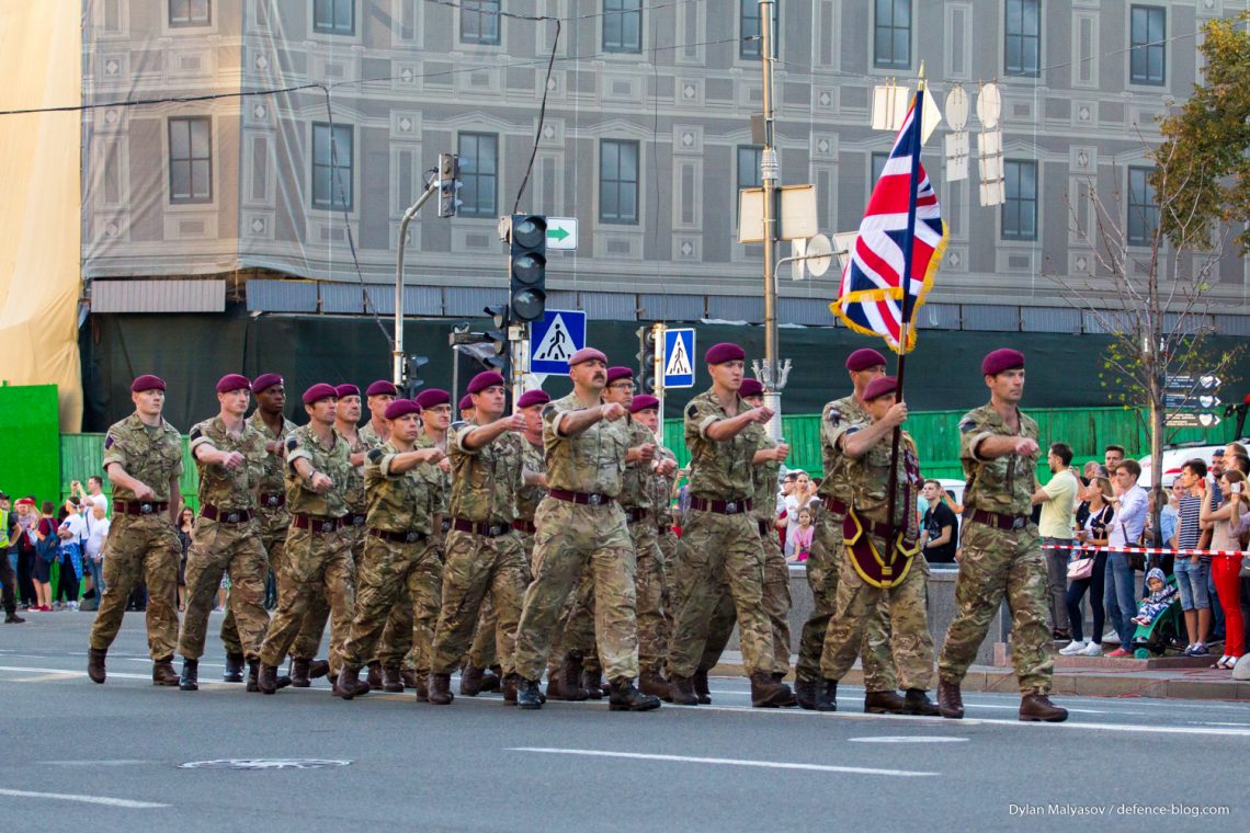British Airborne soldiers took part in military parade on Independence ...