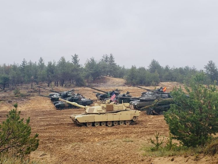 NATO’s tanks fleet shows firepower near Russian border