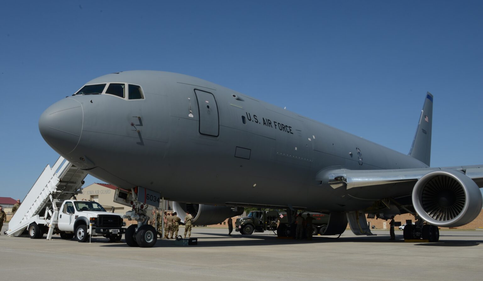Pentagon: Boeing gets $2,1 billion for additional KC-46 refueling tankers