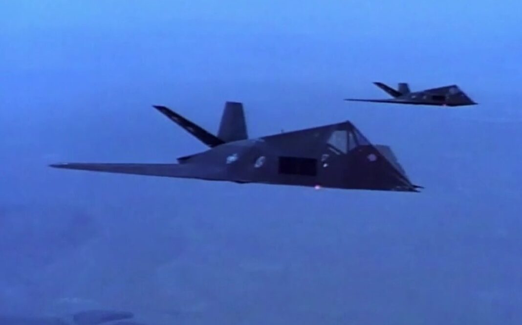 Two F-117 Nighthawks stealth aircraft spotted over Los Angeles