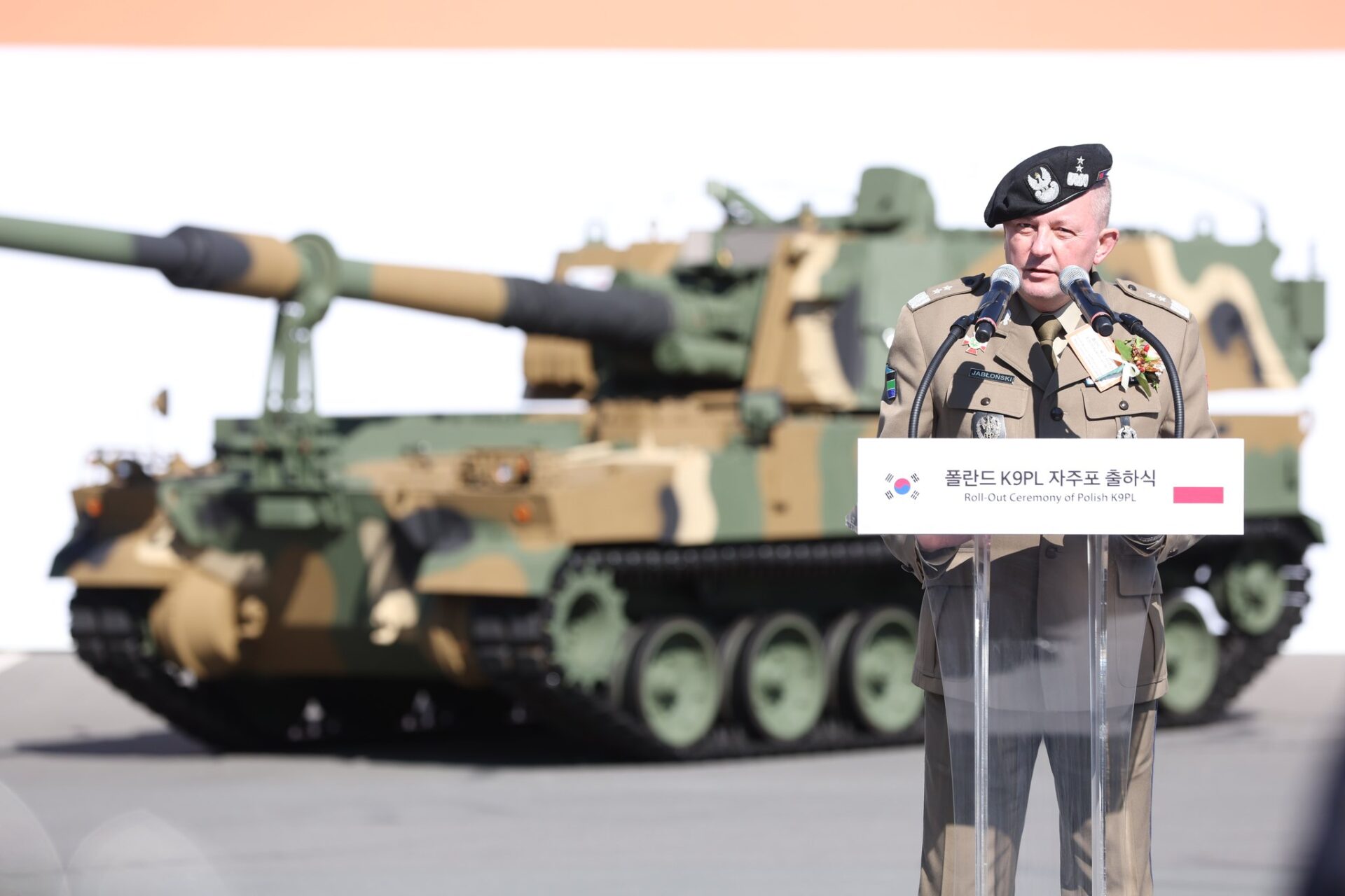South Korea rolls out new howitzers and tanks for Poland