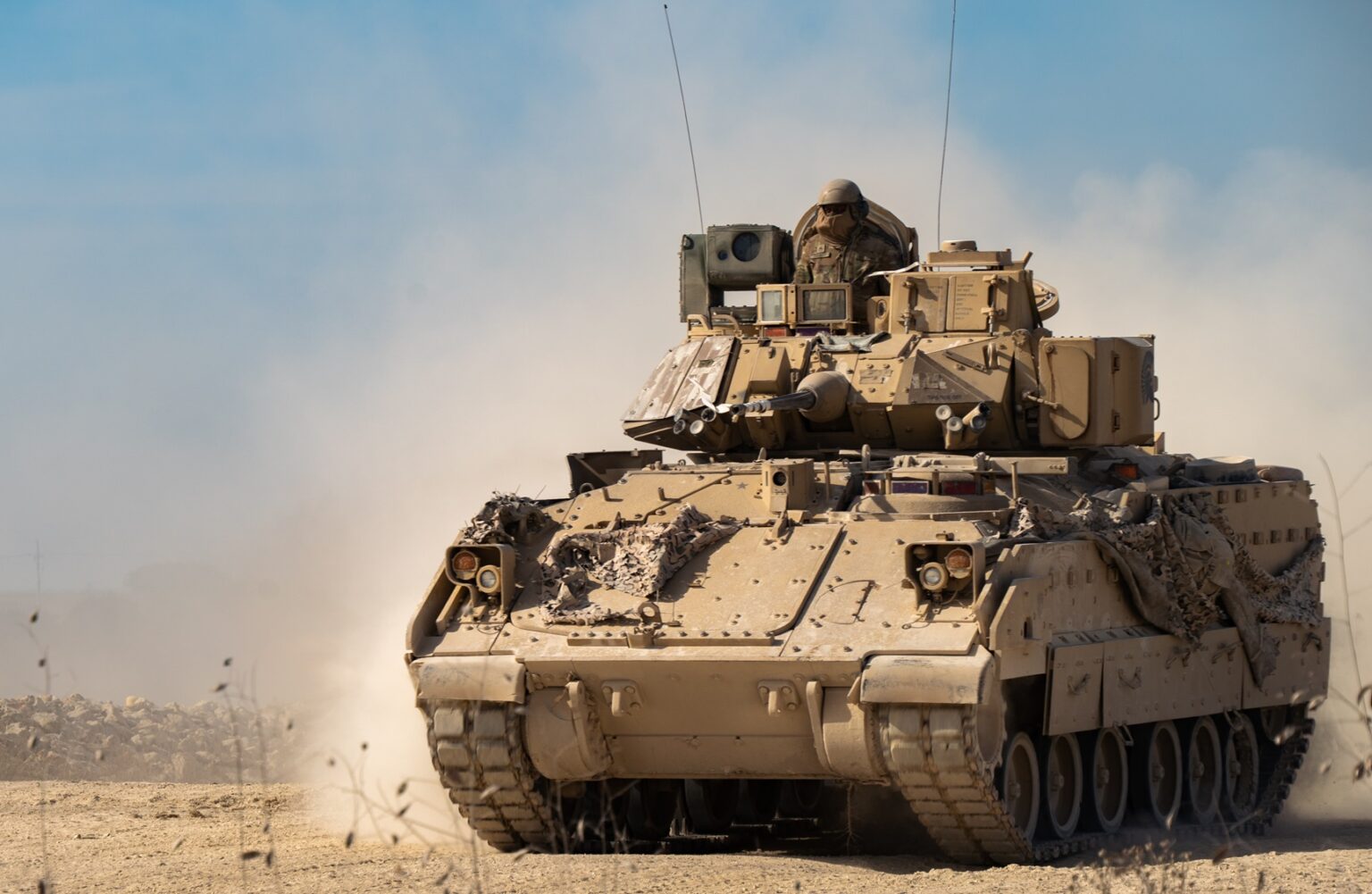 Raytheon gets $154M contract for Bradley commander’s independent viewer