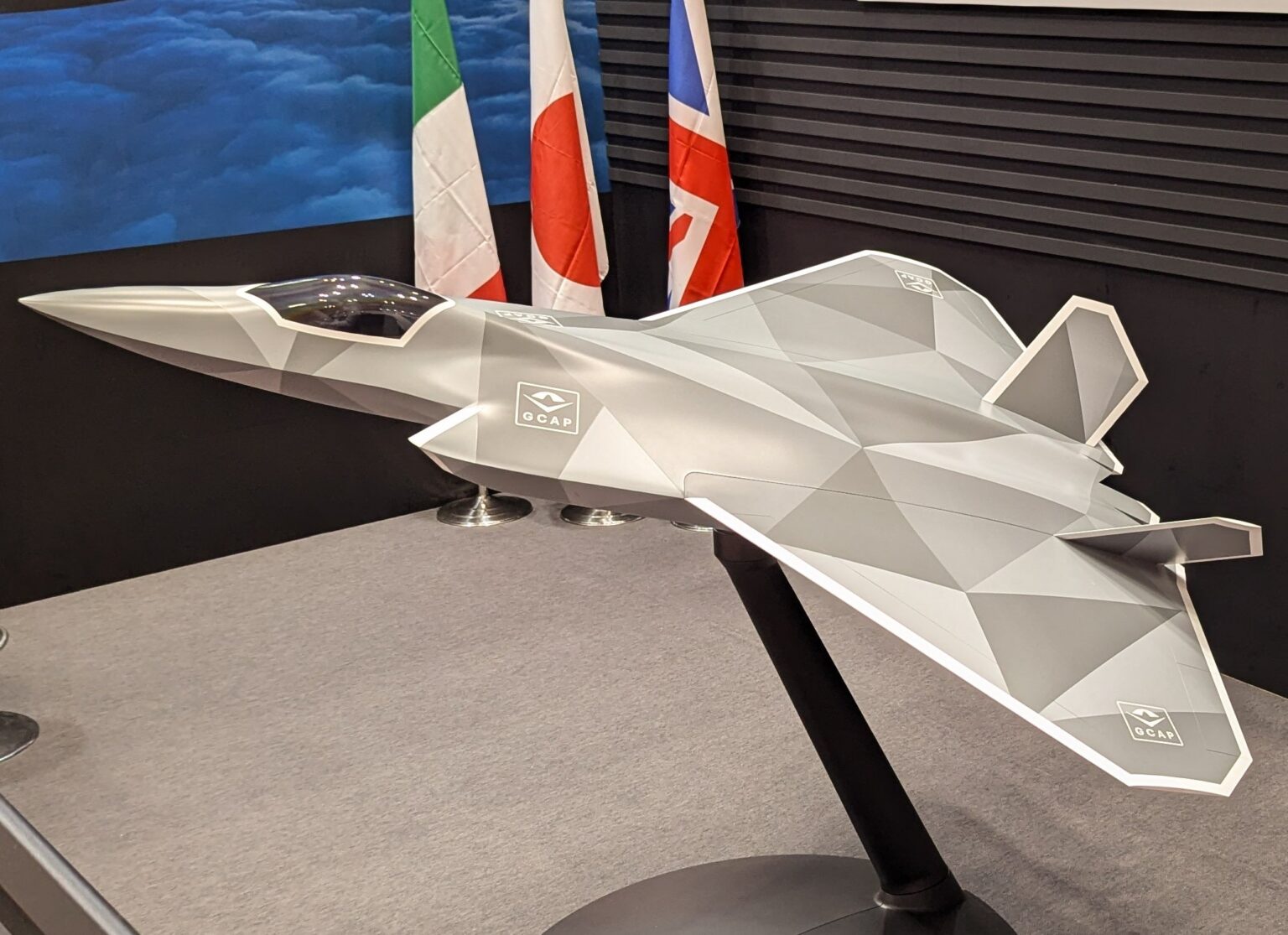 Japan unveils concept of next-gen fighter