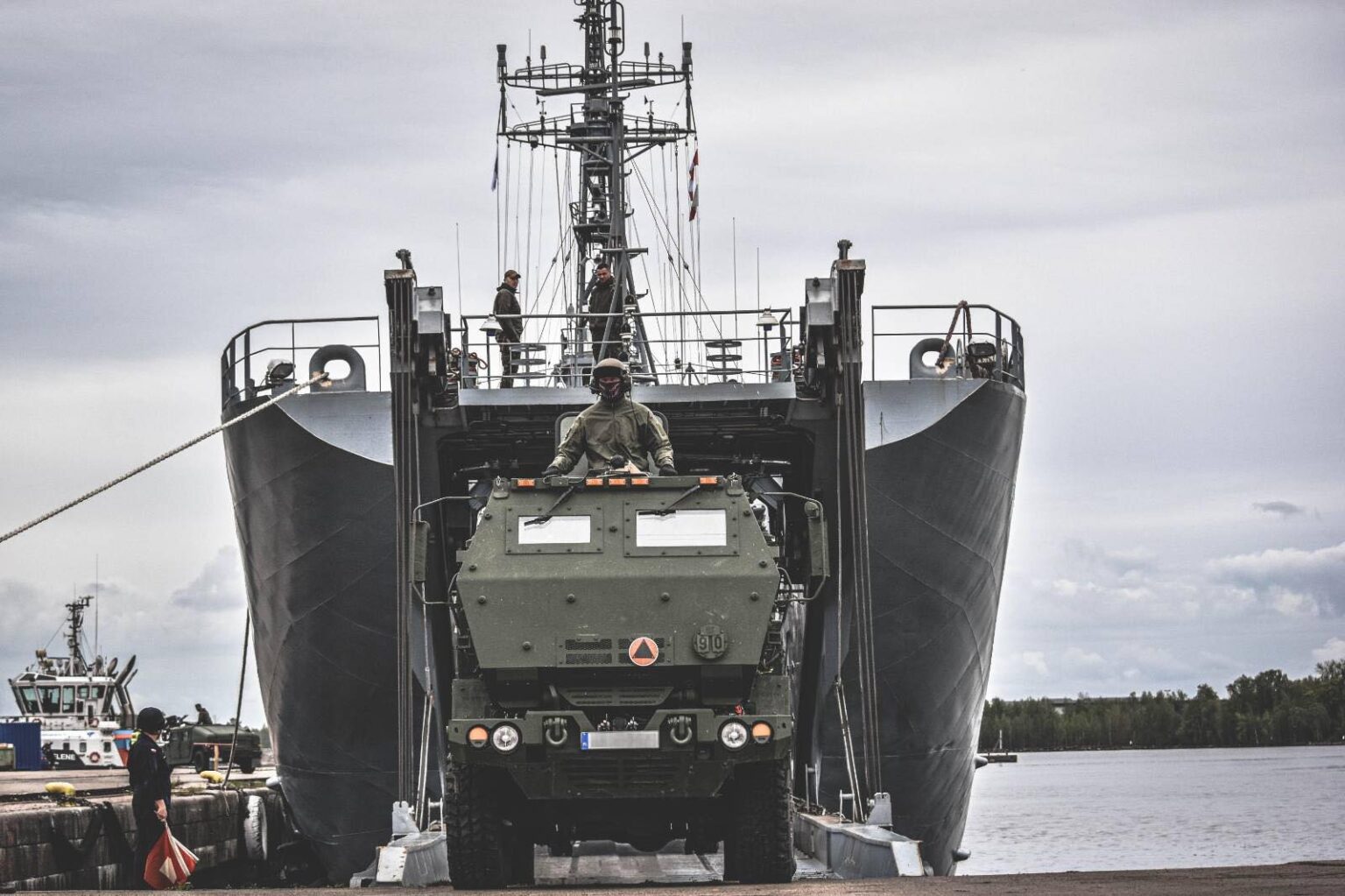 Polish HIMARS lands in Finland for NATO drills