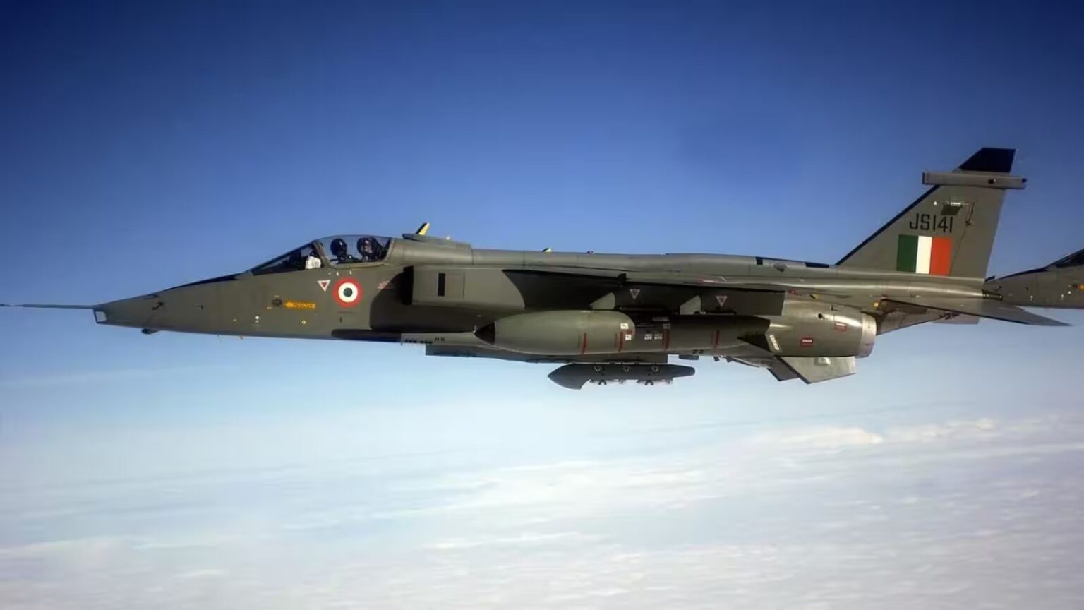 Indian Jaguar fighter jet crashes in Rajasthan