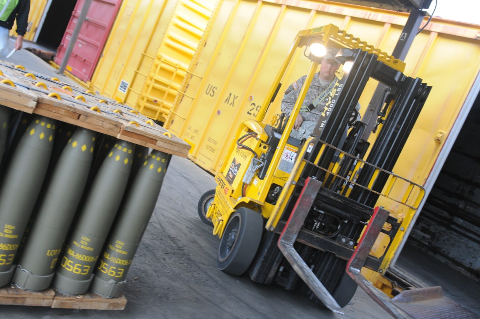 Defence Blog - U.S. Army signs $639M contract for non-standard 155mm ...