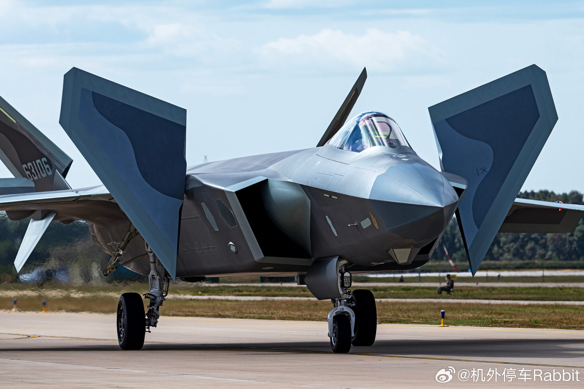 China closes gap with U.S. in fifth-gen fighter race