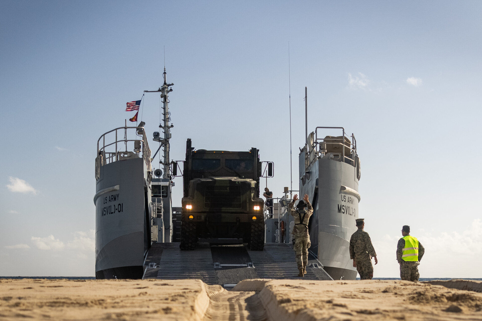 Defence Blog - U.S. Army, Marines test joint beach landings in Hawaii ...