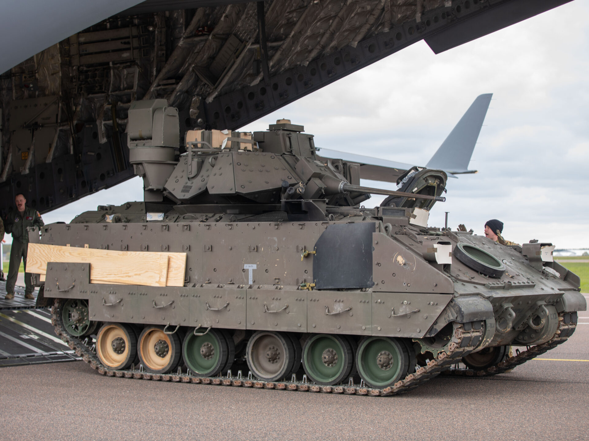 Defence Blog - U.S. Army buys more Bradley A4s from BAE Systems - Raw ...