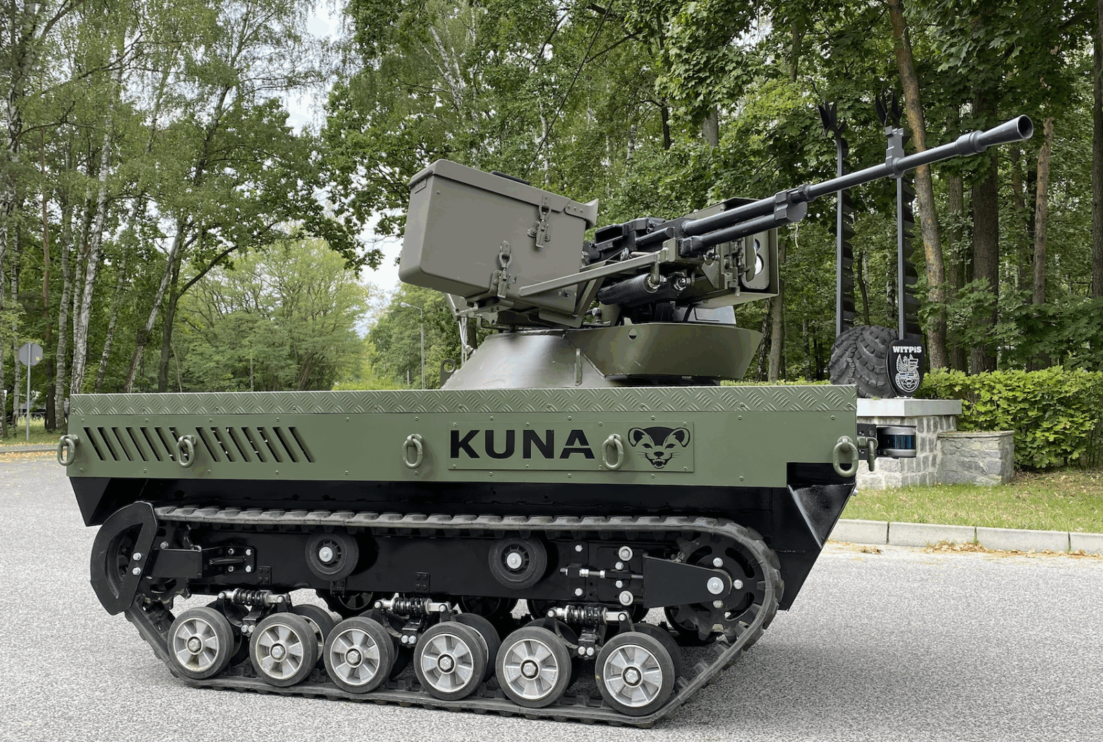 Polish consortium unveils modular robotic recon system to NATO