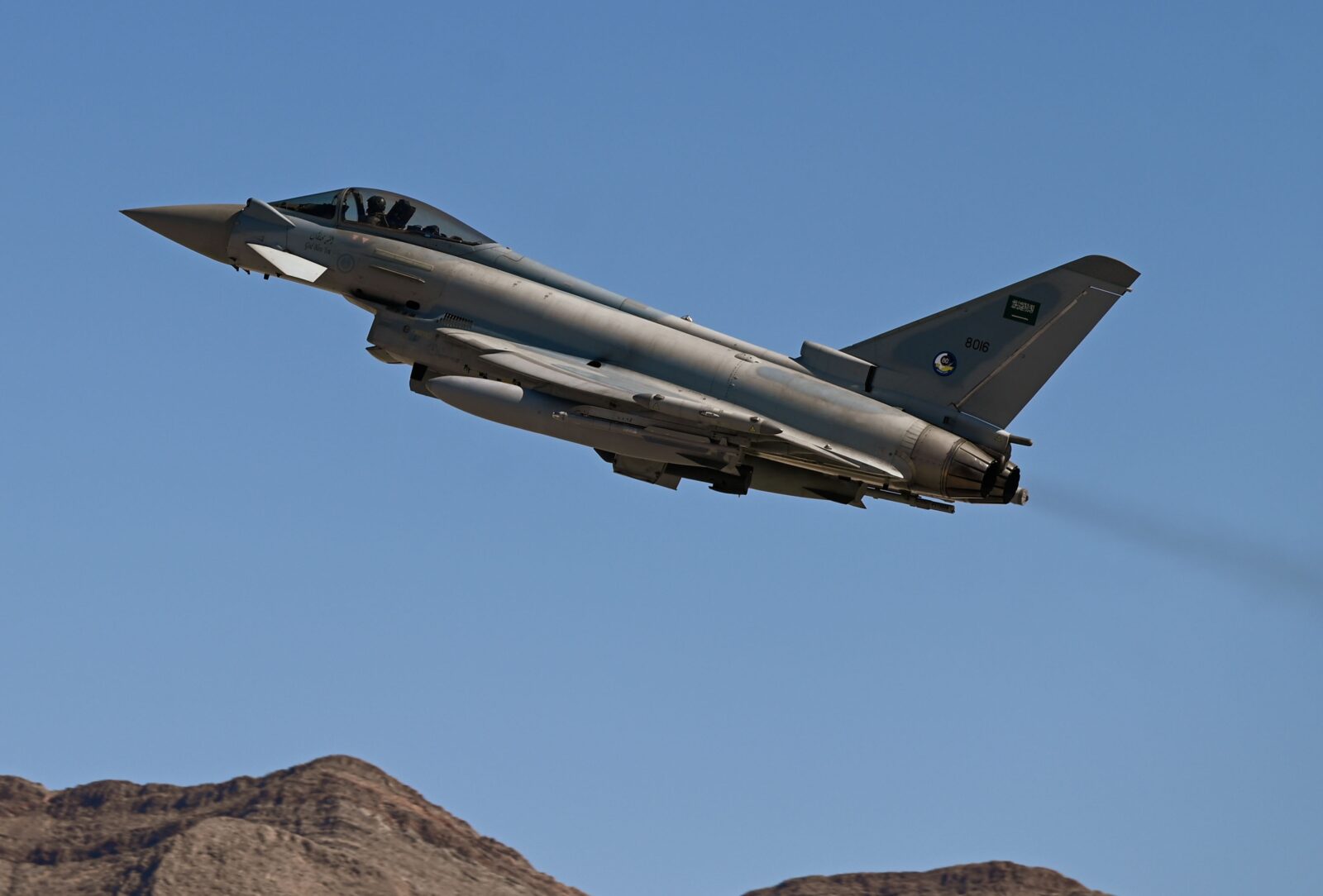 Saudi airstrikes hit UAE-aligned STC forces in Hadramout